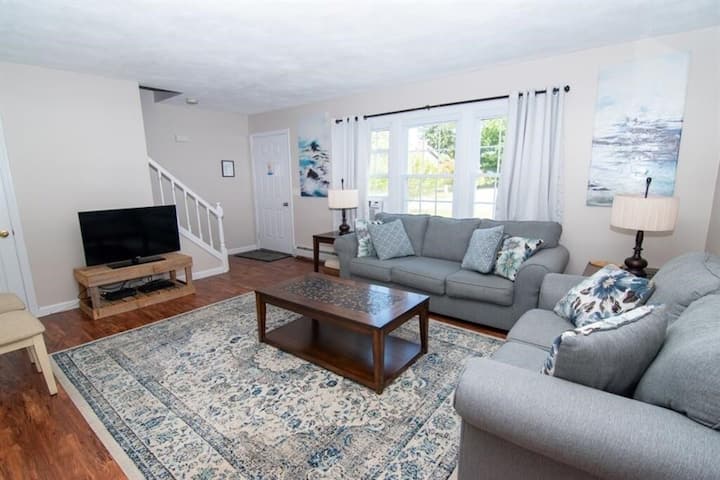 Picture Perfect Scarborough Beach House! - Narragansett, RI