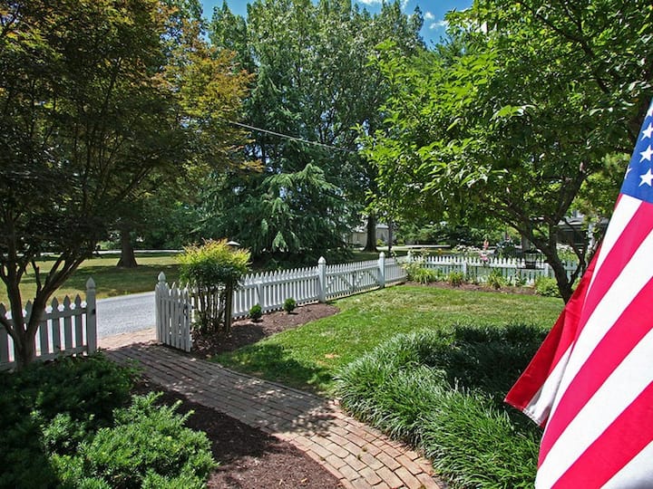 Pride And Joy Of Oxford | An Esvr Property - Easton, MD