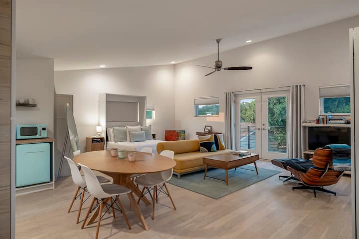 Nestled In Nature Studio | Pet-friendly - Austin Zoo, Austin