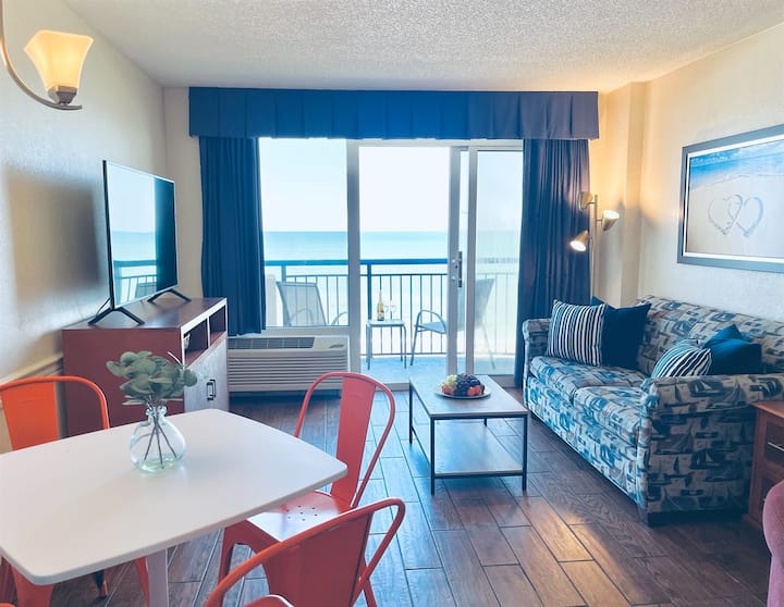 Stunning Oceanfront Suite W Jetted Tub!