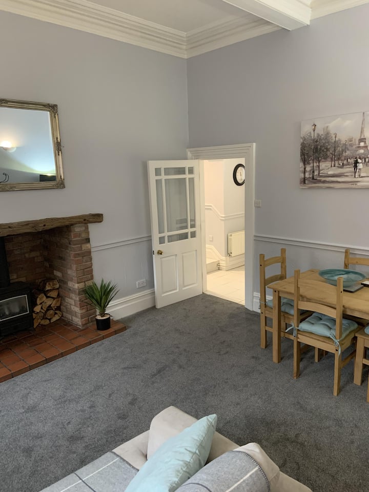 Romantic Periodic Apartment, Central Location - Lincoln