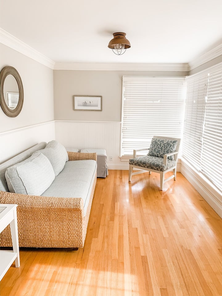 Stunningly Renovated 4 Bdrm! Walk To Scarborough! - Narragansett, RI