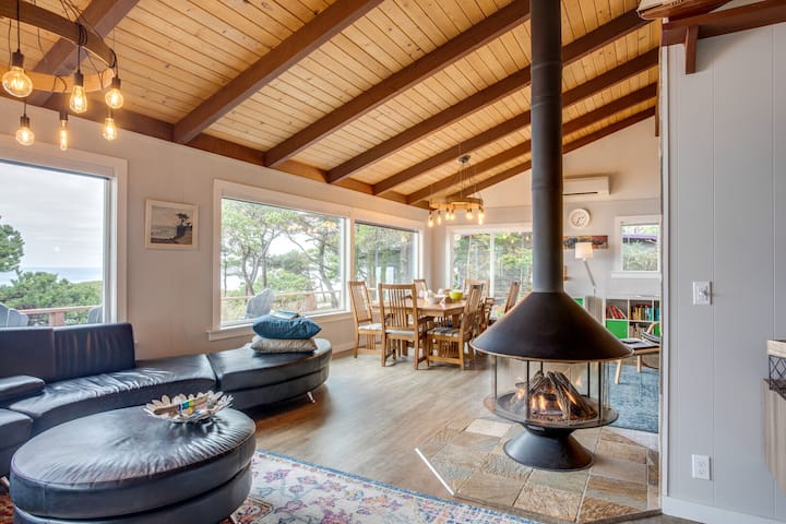 Ocean Front & Dog Friendly ~ Ocean Watch - Newport, OR