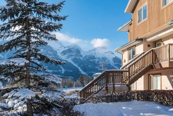 New Mountain Condo With Stunning Views - Banff, AB, Canada