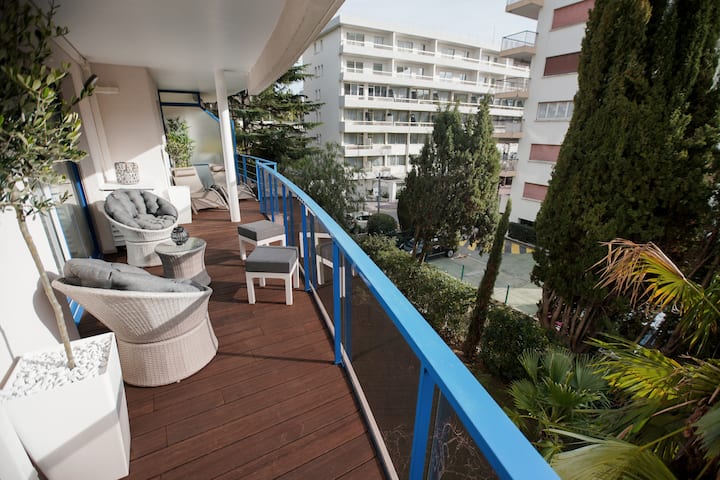 Avec Balcon, Proche De La Pointe De La Croisette - Vallauris