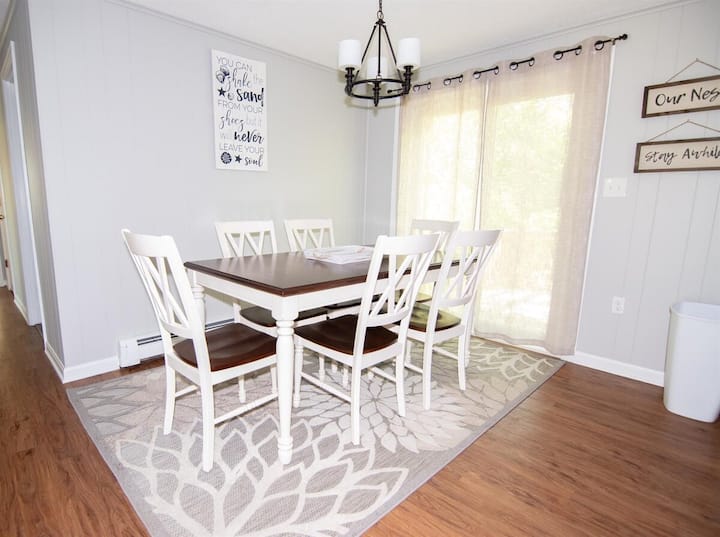 Updated & Clean Eastward Look Beach Home! - Narragansett, RI