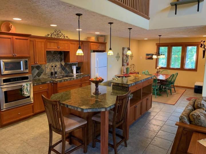 3br Retreat | 8 Blocks To Beach | Jacuzzi Tub - Rockaway Beach, OR