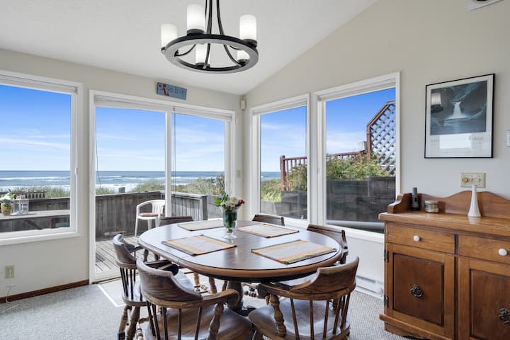 Oceanview 4br • Steps To Beach • Family Retreat - Rockaway Beach, OR