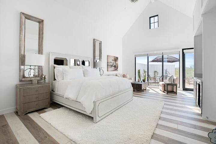 Villa 2: Modern Romance - Temecula, CA