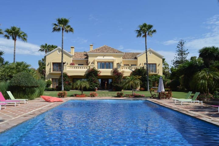 Seafront Villa In Guadalmina Baja - Estepona