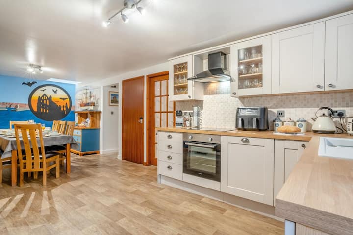 4 Bed In Whitby (Oc-w506) - Whitby, UK