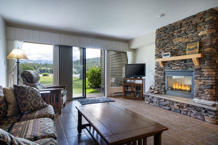 Large Condo W/fireplace & Water Access & Views! - Bigfork, MT
