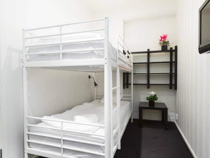 City Twin Room With Private Bathroom - No Window - Stokholm