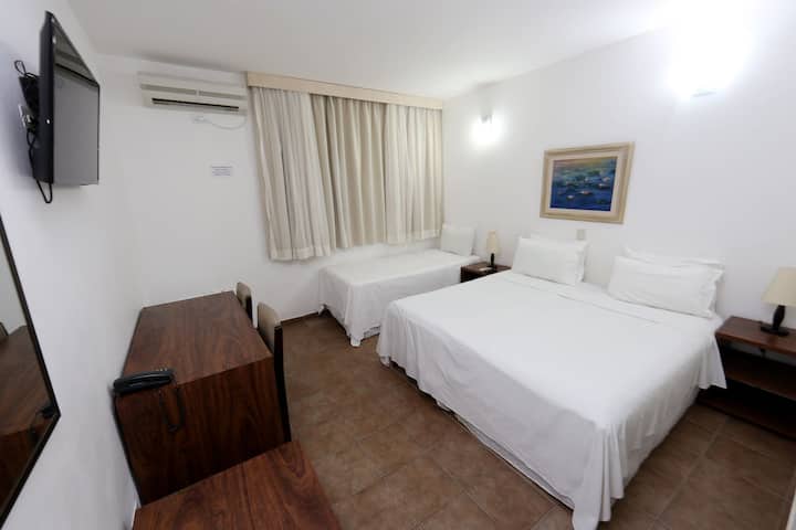 Apartamento 275 Confortável Em Condomínio Em Hotel Em Frente Ao Mar Na Praia Da Enseada Com Serviços De Hotel - Guarujá
