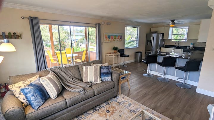 231 Dundee: Cozy Home W/ Screened Porch Near Beach - Bonita Springs, FL