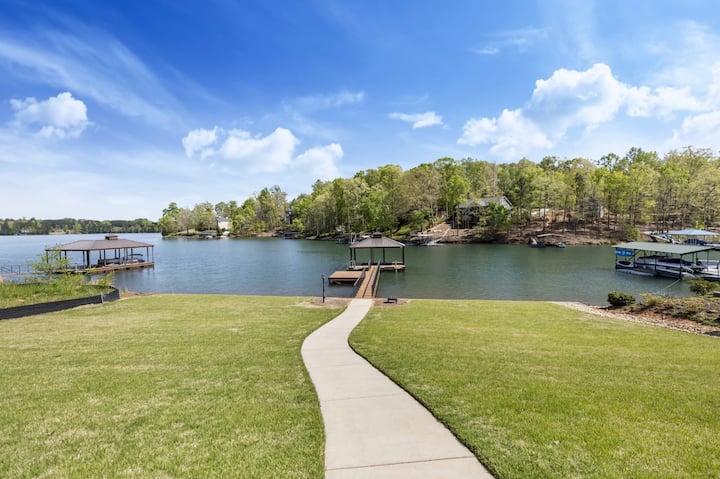 Honeysuckle Lake Keowee Waterfront Retreat - Seneca, SC