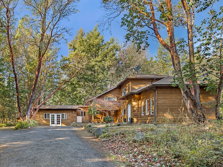 3 Bedrooms With Hot Tub! (Woodhaven) - Vancouver Island