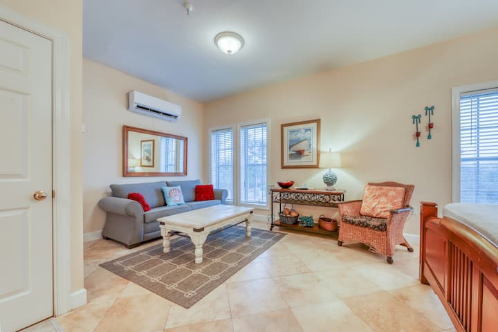 Convenient Studio 2nd-floor | Pool | Kitchenette - Rosemary Beach, FL