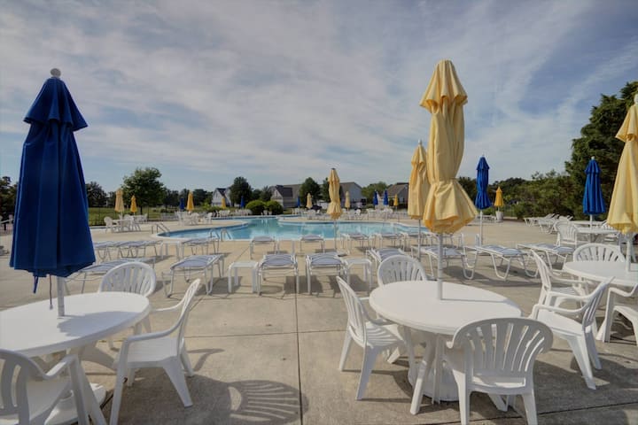 2 Br, 2 Ba Bay Water View Condo W/pool, Bikes, - Bethany Beach, DE