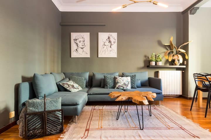 Stylish Apartment Near To Sagrada Familia - Barcelona