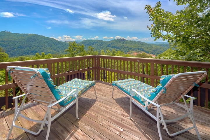Above It All | Views, Loft, Near Pigeon Forge! - Pigeon Forge, TN