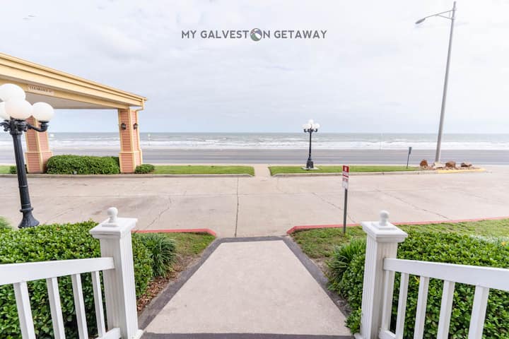 Beach Time-victorian-gulf Front-sleeps 8 - Galveston, TX