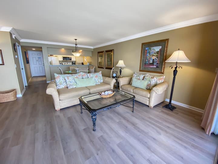Sanibel Harbour Resort Harbour Tower 316: Overlooking The Waters Of San Carlos Bay & Gulf Of Mexico. - Pine Island, FL