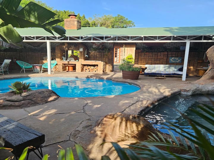 Mother Of Pearl Deluxe Queen Suite - Polokwane