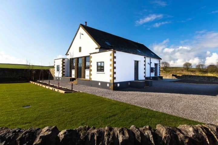Sleeps 24 | Former Telephone Station With Hot Tub - Hartington