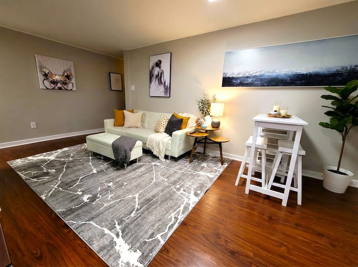 Spacious Historic King Suite - Wilmington, DE