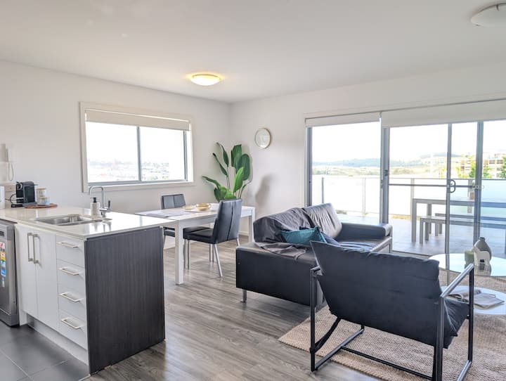 Modern & Relaxed Apartment, Great Views @Wright - Canberra