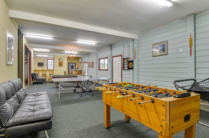 Culture Blend - Riverfront, Game Room, Spa! - Guerneville, CA