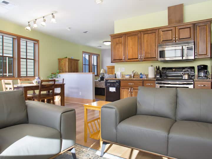 San Juan Suites -Valley Farm! Pet Friendly! - Friday Harbor, WA