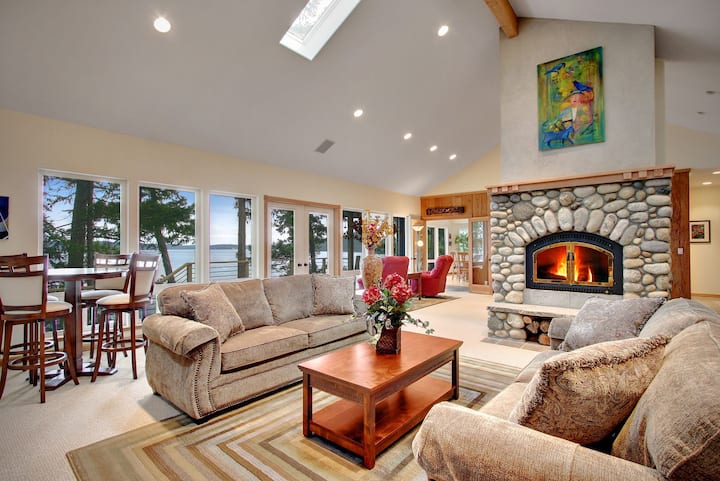 Waterfront! Seasonal Hot Tub! - (Stonecliff) - Lime Kiln Point State Park, Friday Harbor