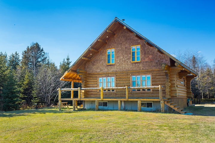 Chalet Tout De Bois Vêtu - Charlevoix