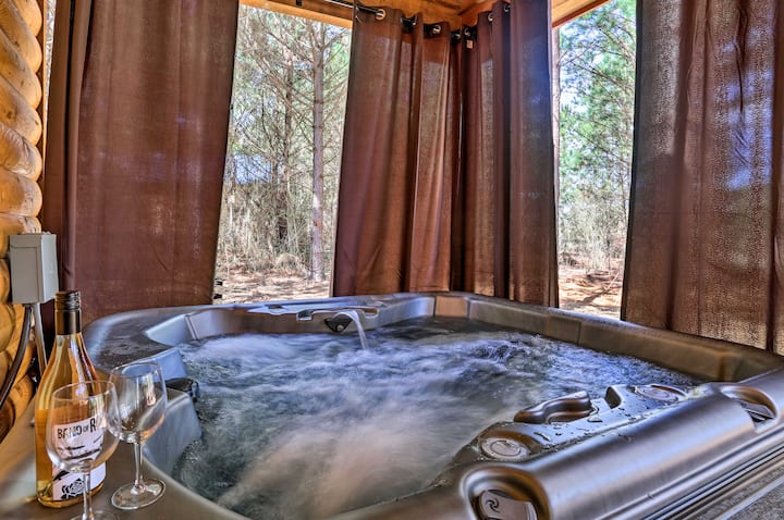 'The Breeze' - Broken Bow Cabin W/ Hot Tub & Deck! - Broken Bow, OK