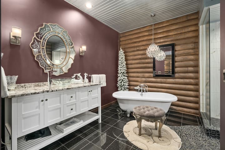 Paris Art Deco-romanic-opulent-massage Chair-sauna-hot Tub-kayaks-firetable - Logan, OH