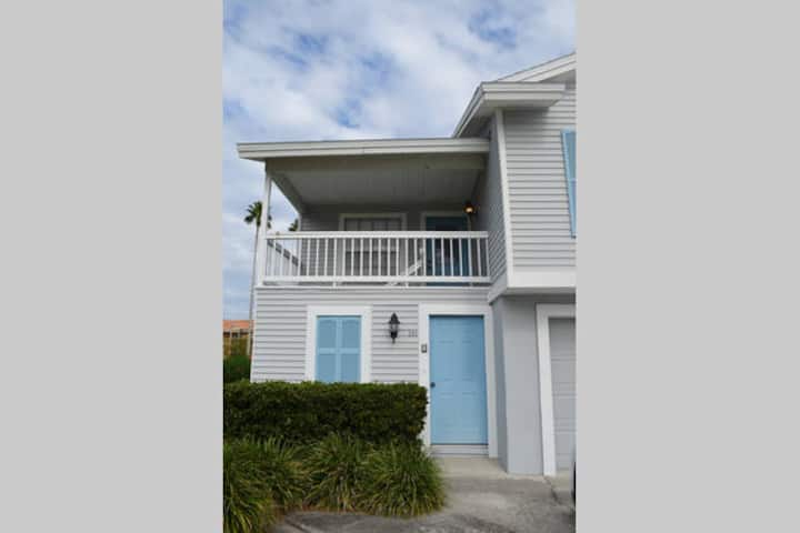 Seasonal Getaway- 2 Bedroom, Treasure Island Condo - Treasure Island, FL