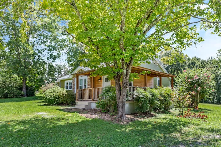S. Circle - Beautifully Restored Home - Lake Keowee, SC