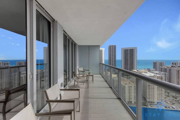 Upper Apartment + Pool + Gym + Amazing View - Hallandale Beach