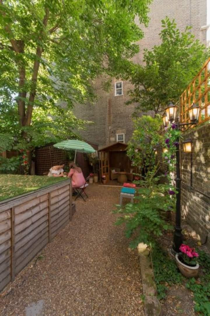 The Paramount Hotel, Budget Compact Double Room - Earls Court