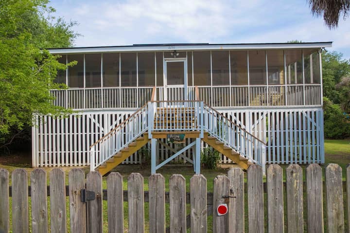 Classic Style Sullivan's Island House! - Folly Beach, SC