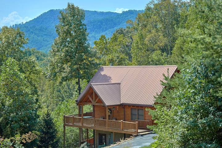 Tuckeredbear,great View,pool Table,hottub,peaceful - Walland, TN