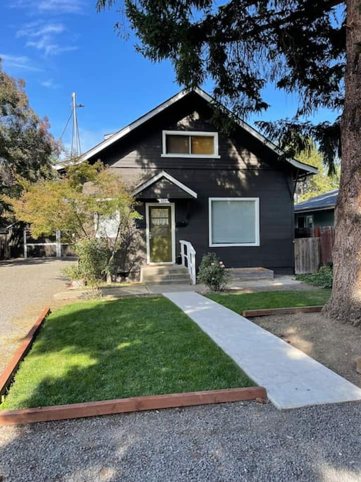 Boho-modern |Lux Spa |Close To Downtown - Medford, OR