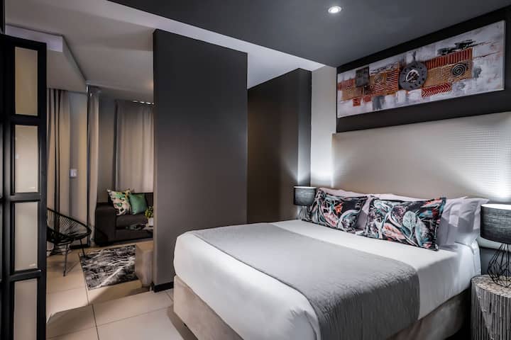 Studio Apartment In Rosebank - Johannesburg