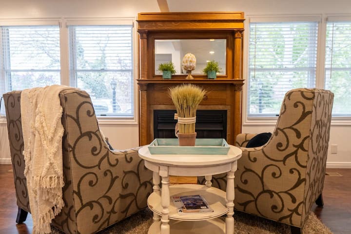 Cozy Farmhouse Near Wasatch: Shops, Ski Adventure! - Sandy, UT