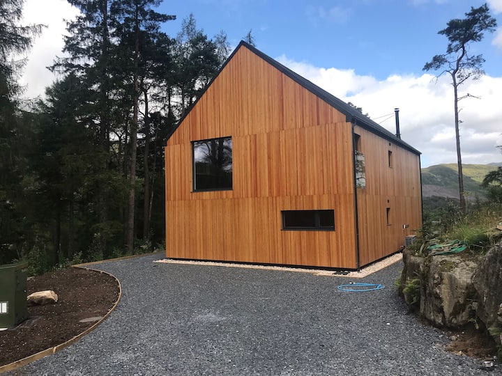 Red Stag With Stunning Loch And Waterfall View - Tyndrum