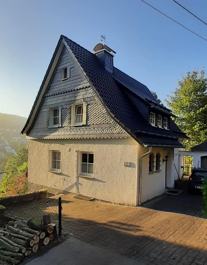 Stilvolles Ferienhaus Mit Wellness, Entspannungsraum, Nähe Winterberg Und Schöne Aussicht - Winterberg