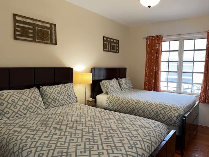 South Beach! #3, 2 Queen Beds, Futon, Free Parking - Miami Beach, FL