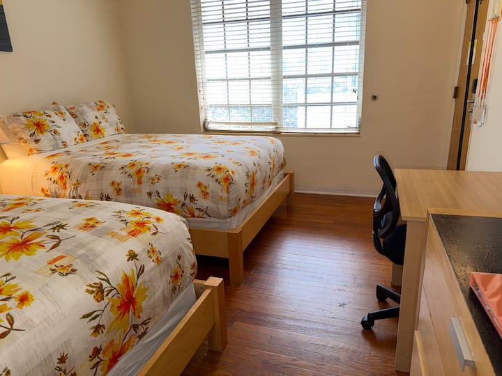 South Beach! #10, 2 Queen Beds, Free Parking - Miami Beach, FL